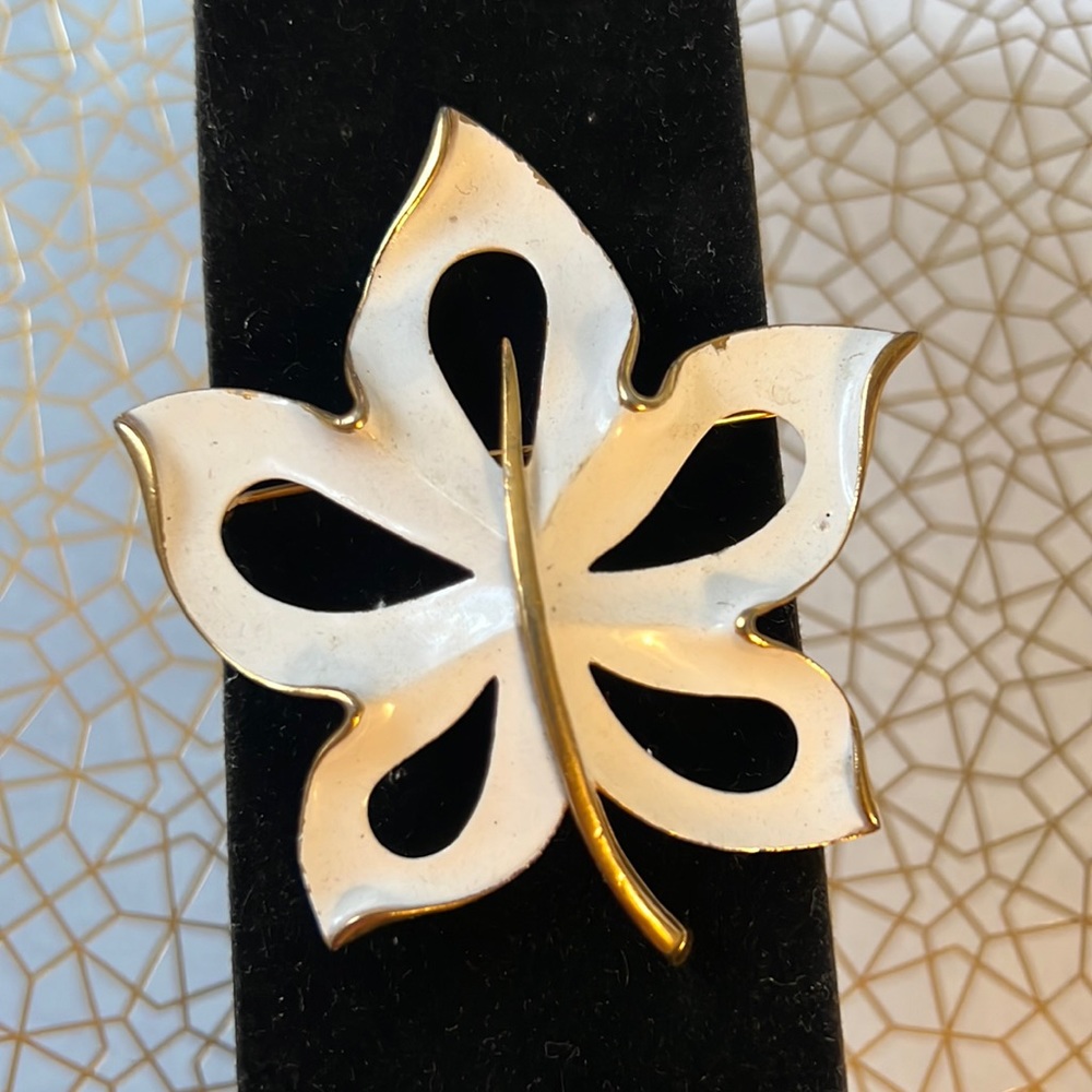 Vintage Napier White Enamel Brooch - Gem